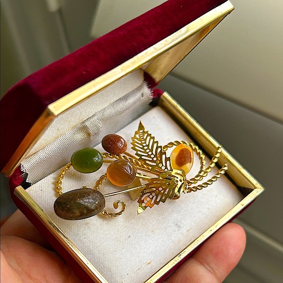 Vintage | Jewelry | Vintage Newtaiwan Stones Brooch | Poshmark